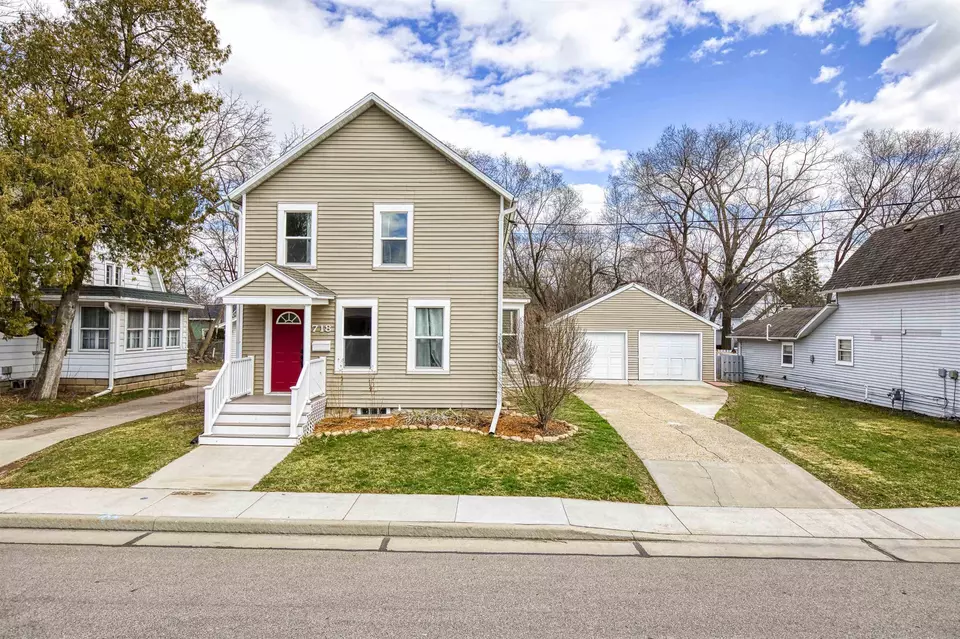 718 N Harriman St, Appleton, WI 54911 | 40 Photos - Movoto