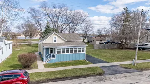 1518 Fox St, Oshkosh, WI 54902 | 27 Photos - Movoto