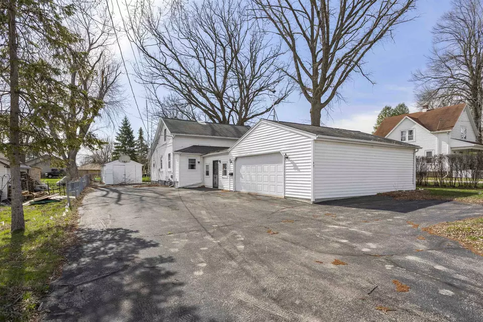 207 Darboy Rd, Combined Locks, WI 54113 | 20 Photos - Movoto