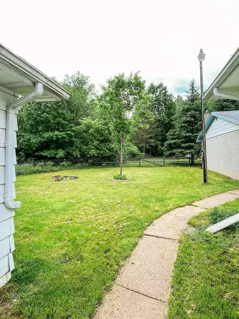 n9451 Parkway Road, Crivitz, WI 54114 | 40 Photos - Movoto