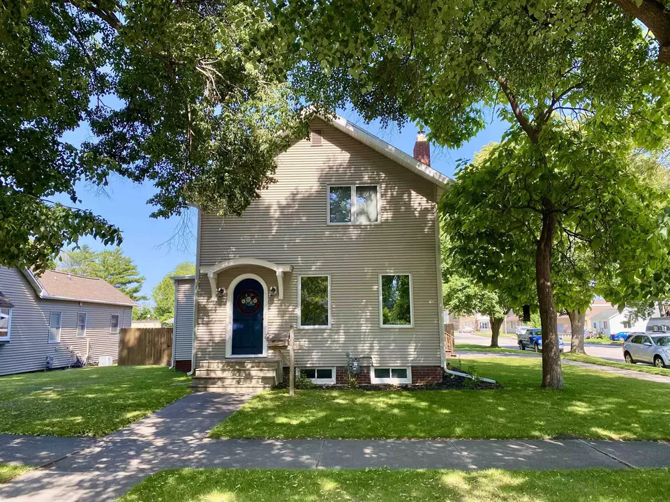 190 S Emery Ave, Peshtigo, WI 54157 | 47 Photos - Movoto