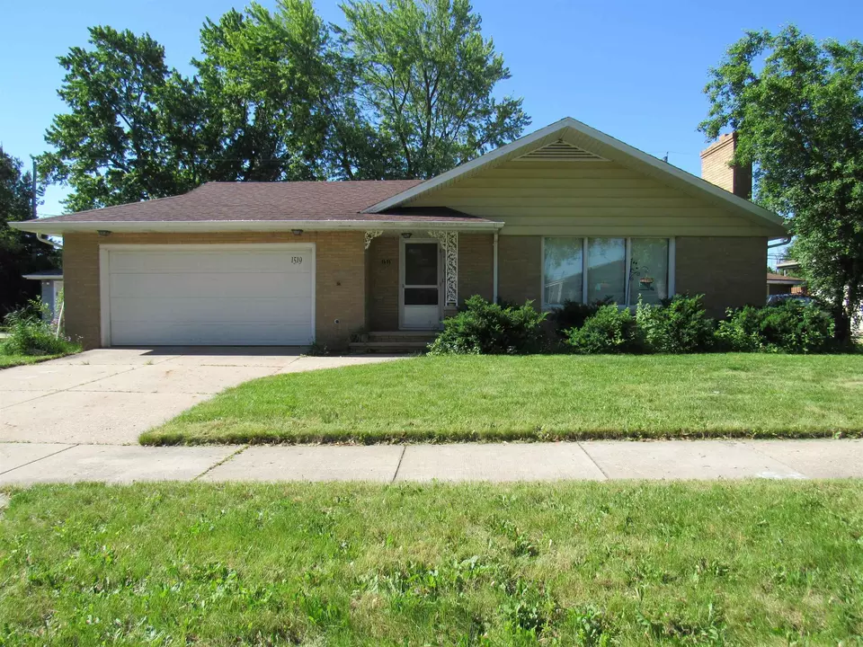 1519 E Frances St, Appleton, WI 54911 | 18 Photos - Movoto