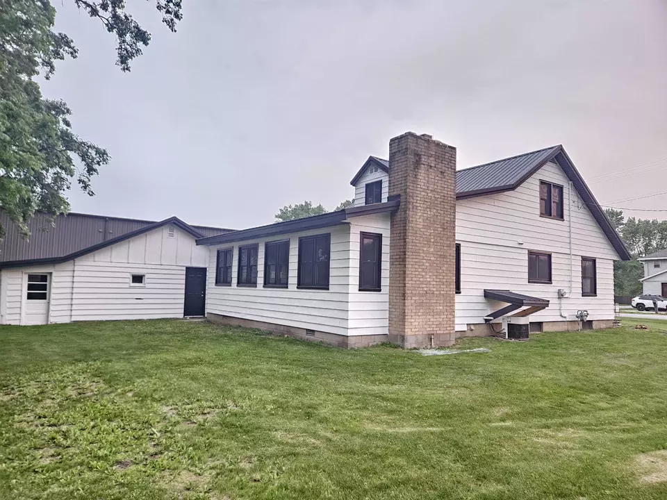 450 N Cecil St, Bonduel, WI 54107 | MLS# 50309829 | 20 Photos - Movoto