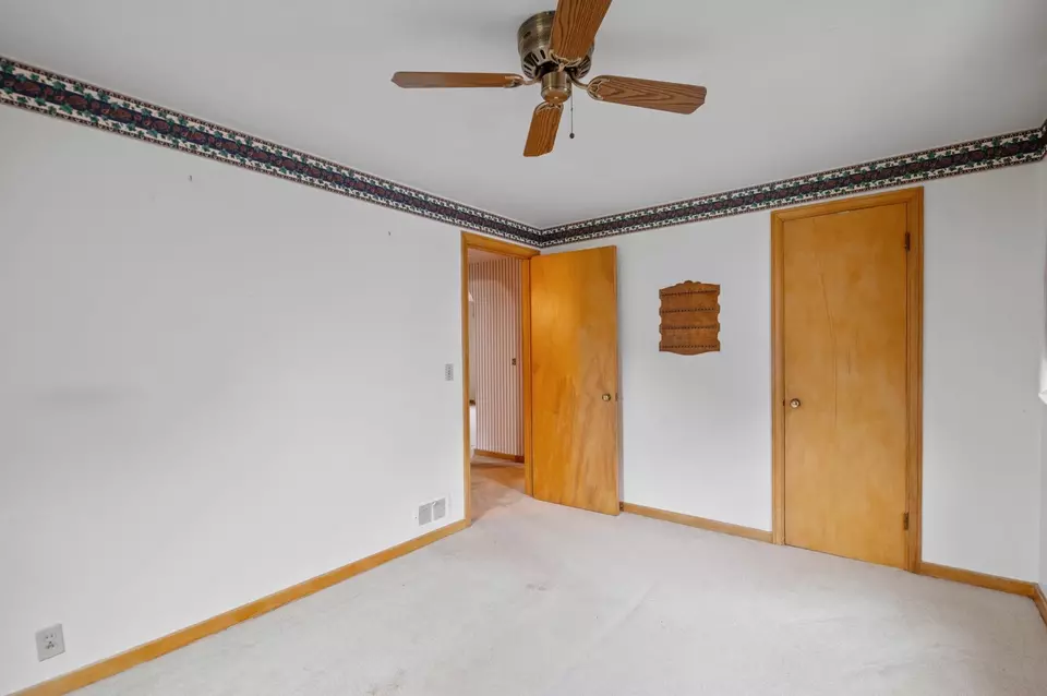 1609 Deckner Ave, Green Bay, WI 54302 | MLS# 50315456 | 29 Photos - Movoto