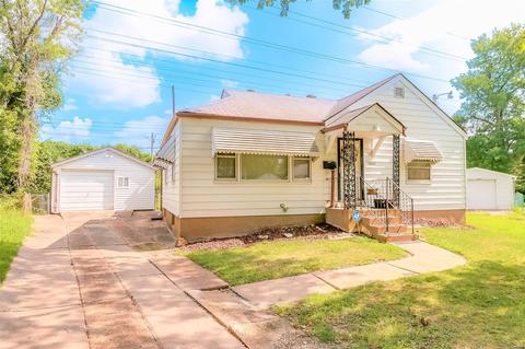 7401 Haywood Dr, Saint Louis, MO 63133 | 14 Photos | MLS #22055714 - Movoto