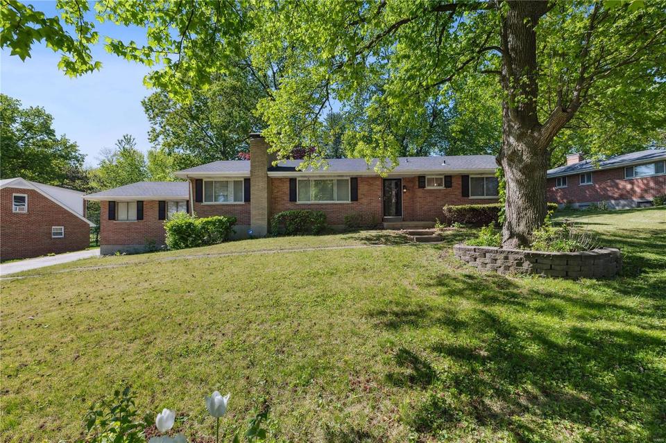 14 Harneywold Dr, Saint Louis, MO 63136 | 21 Photos | MLS #22064950 ...