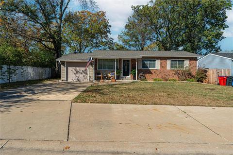 11015 Arctic Dr, Saint Louis, MO 63123 | 25 Photos | MLS #22068765 - Movoto