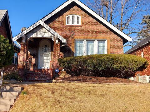 1251 Sells Ave, Saint Louis, MO 63147 | 17 Photos | MLS #22076104 - Movoto