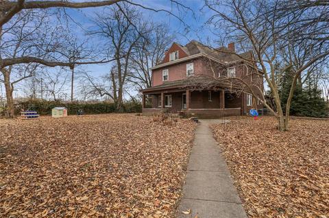 302 Cedar St, Gillespie, IL 62033 | 18 Photos | MLS #22077985 - Movoto