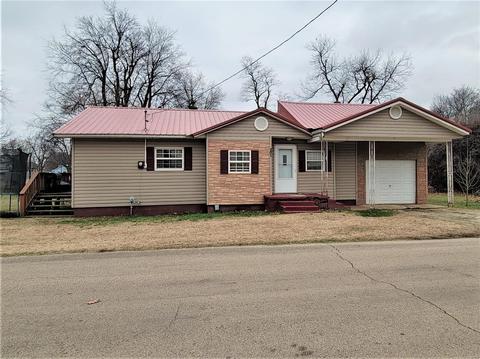 201 E Union St, Clarkton, MO 63837 | 18 Photos | MLS #23002131 - Movoto