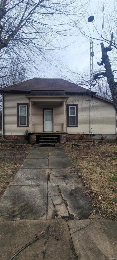 302 W Plum, Percy, IL 62272 | 23 Photos | MLS #23002510 - Movoto