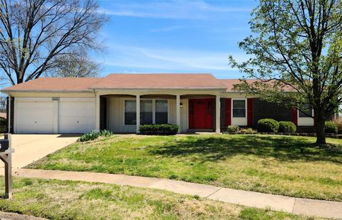 5122 Amberglow Dr, Saint Louis, MO 63129 | 2 Photos | MLS #23019100 ...
