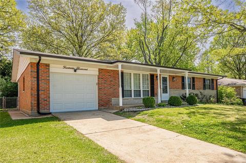 14000 Davey Dr, Florissant, MO 63034 | 24 Photos | MLS #23022382 - Movoto