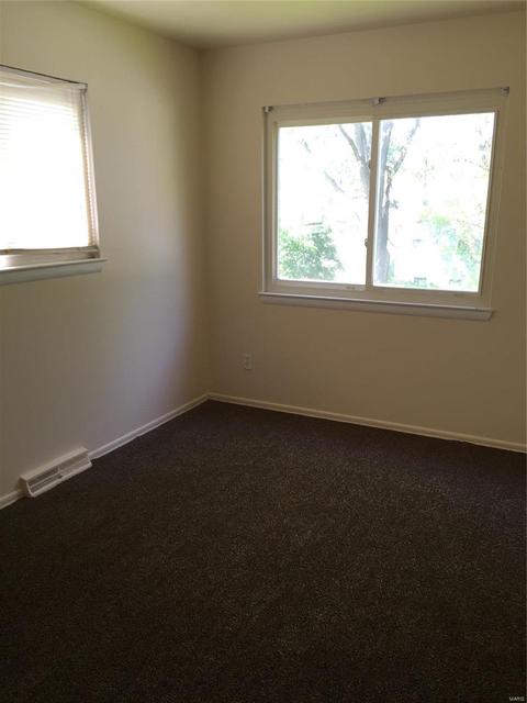 235 Flora Dr, Saint Louis, MO 63135 | 8 Photos | MLS #23022997 - Movoto