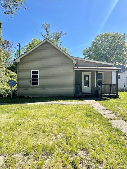 12 Danforth Rd, Alton, IL 62002 | 65 Photos | MLS #23034974 - Movoto