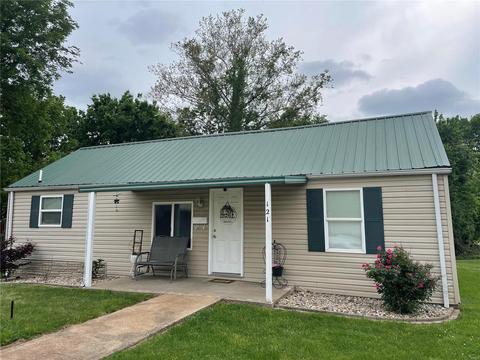 121 Chestnut St, Festus, MO 63028 | 2 Photos | MLS #23027521 - Movoto
