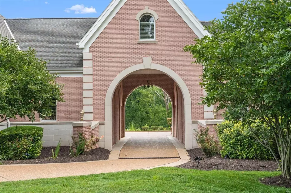 10 Upper Warson Rd, Saint Louis, MO 63124 | 47 Photos - Movoto