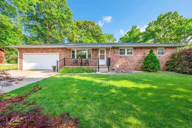 263 W Airline Dr, East Alton, IL 62024 | 18 Photos | MLS #23032515 - Movoto