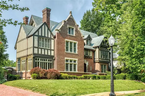 48 Portland Pl, Saint Louis, MO 63108 | 68 Photos - Movoto