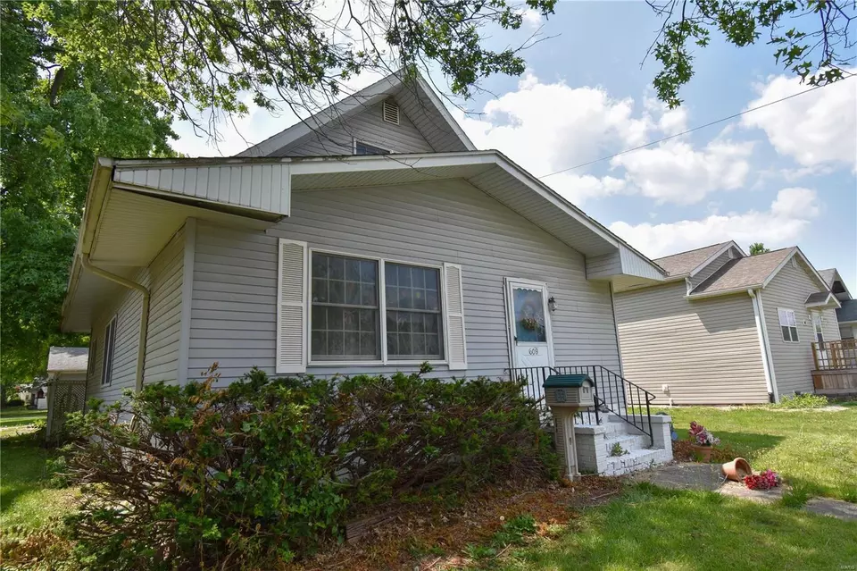 608 Staunton Rd, Gillespie, IL 62033 - Movoto.com