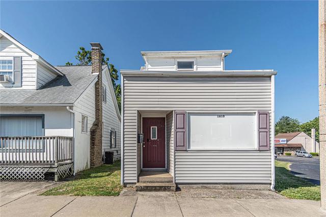 1610 W Main St, Belleville, IL 62220 | 38 Photos - Movoto