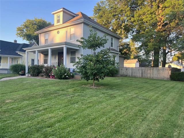 315 N High St, Carlinville, IL 62626 | 36 Photos - Movoto