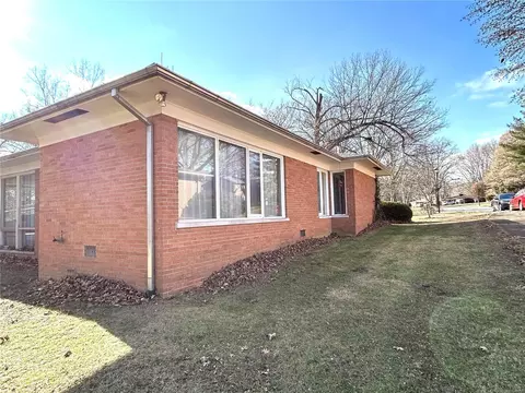 68 Carnation Dr, Belleville, IL 62221 - Movoto
