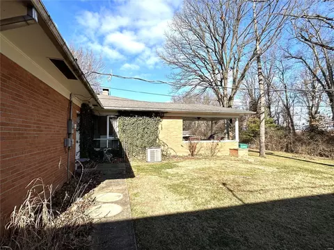 68 Carnation Dr, Belleville, IL 62221 - Movoto