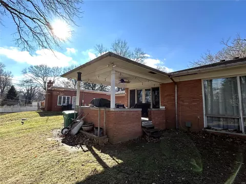 68 Carnation Dr, Belleville, IL 62221 - Movoto