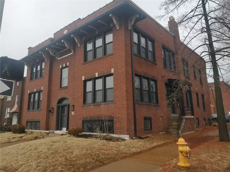 6601 Clayton Rd #1E, Clayton, MO 63117 | 3 Photos - Movoto