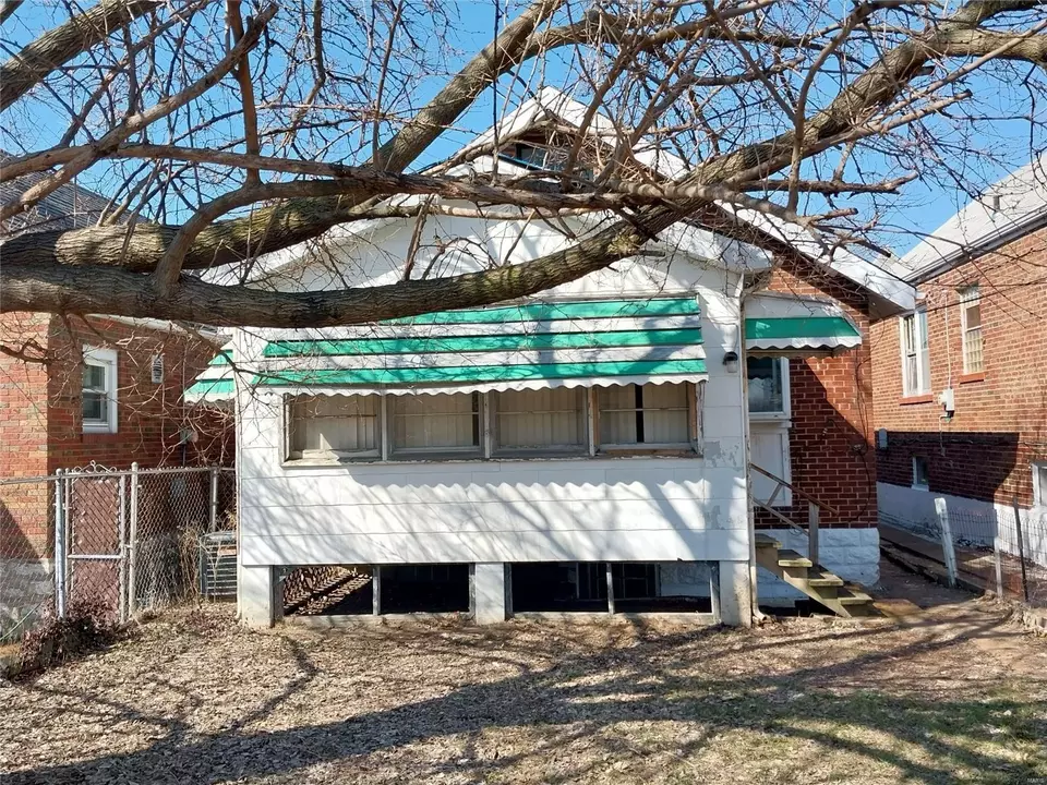 5920 Floy Ave, Saint Louis, MO 63147 | 17 Photos - Movoto