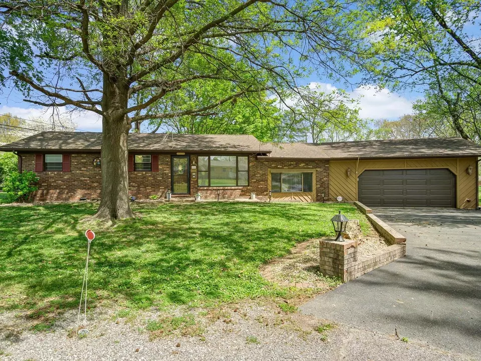 11 Mills Pl, Belleville, IL 62226 | 22 Photos - Movoto