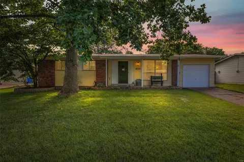 680 Charvel Dr, Florissant, MO 63031 | 14 Photos - Movoto