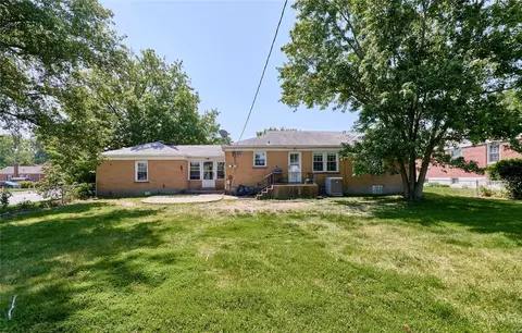 1 Locust Dr, Florissant, MO 63031 | 41 Photos - Movoto