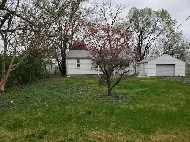 1001 Ernst St, Sauget, IL 62206 | MLS# 24073153 | 12 Photos - Movoto