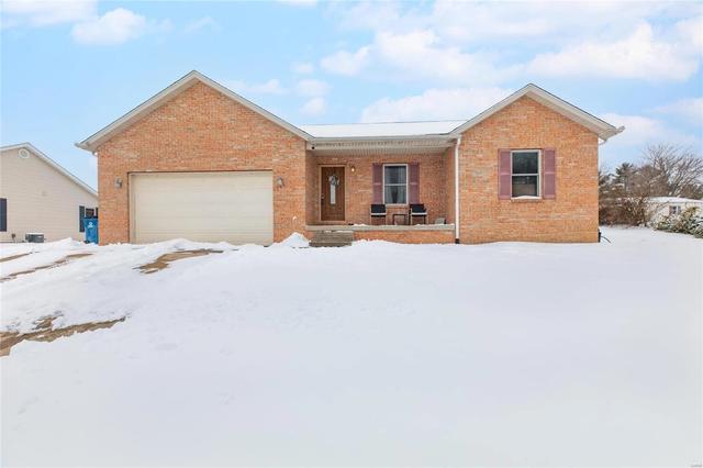 118 E Roosevelt Dr, Moro, IL 62067 | MLS# 25001106 | 27 Photos - Movoto