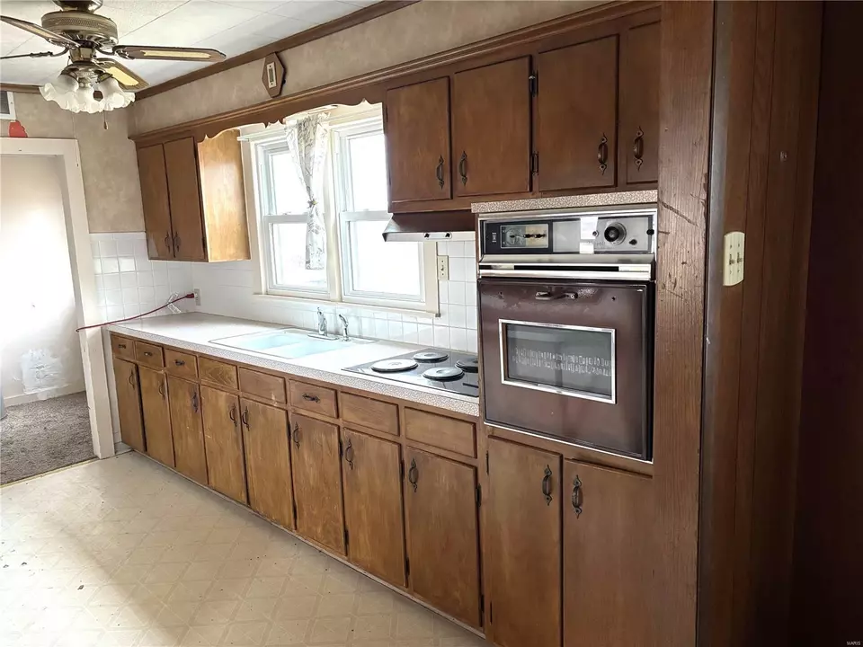 950 Illinois Rt 140, Greenville, IL 62246 | MLS# 25013431 | 14 Photos ...