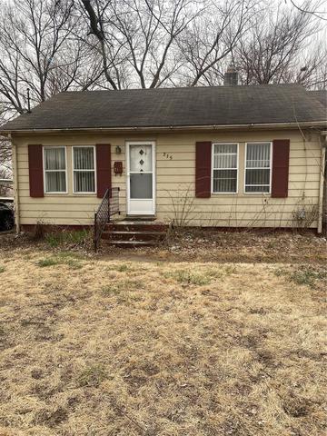 215 S Maple Ave, Roxana, IL 62084 | MLS# 25015826 | 15 Photos - Movoto