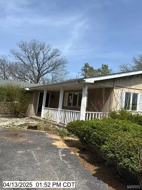 710 Ridgeway St, Hillsboro, IL 62049 | MLS# 25023912 | 10 Photos - Movoto