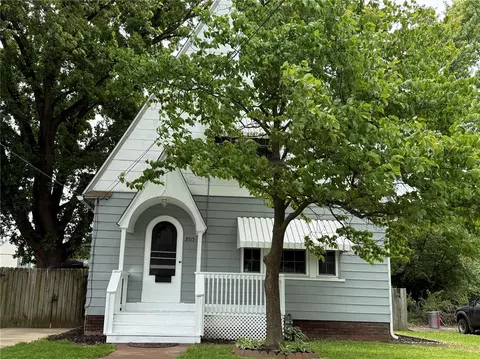 4208 Aberdeen Ave, Alton, IL 62002 | MLS# 25038908 | 24 Photos - Movoto