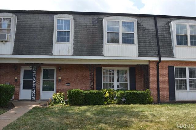 1726 Mayenne Ct, Saint Louis, MO 63125 | MLS# 25046743 | 25 Photos - Movoto