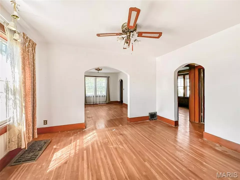 2614 E Mccarty St, Jefferson City, MO 65101 | MLS# 25048909 | 32 Photos ...