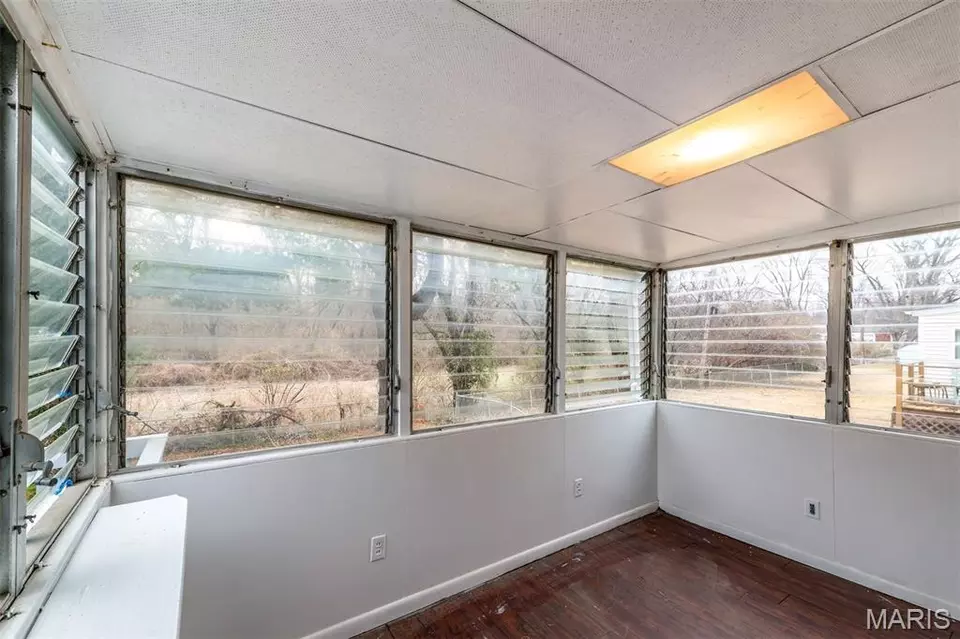 9737 Calumet Dr, Saint Louis, MO 63137 | MLS# 25060390 | 37 Photos - Movoto