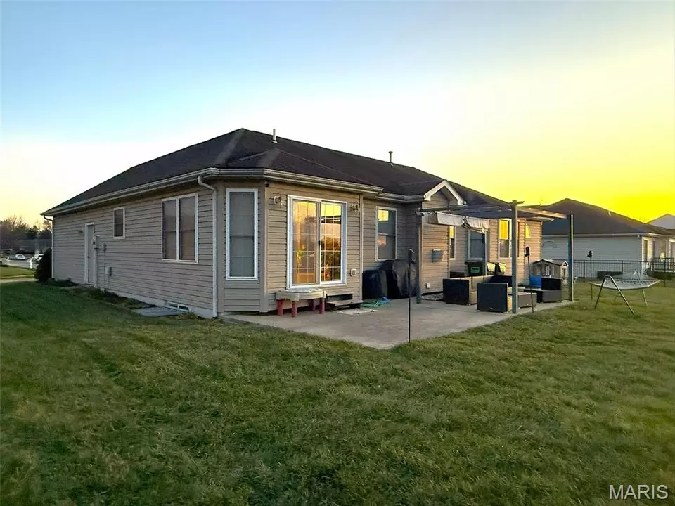 601 Whetstone Ln, Mascoutah, IL 62258 | MLS# 25073028 | 2 Photos - Movoto