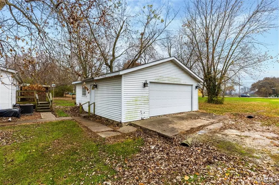 1207 Washington Ave, Staunton, IL 62088 | MLS# 25077976 | 26 Photos ...