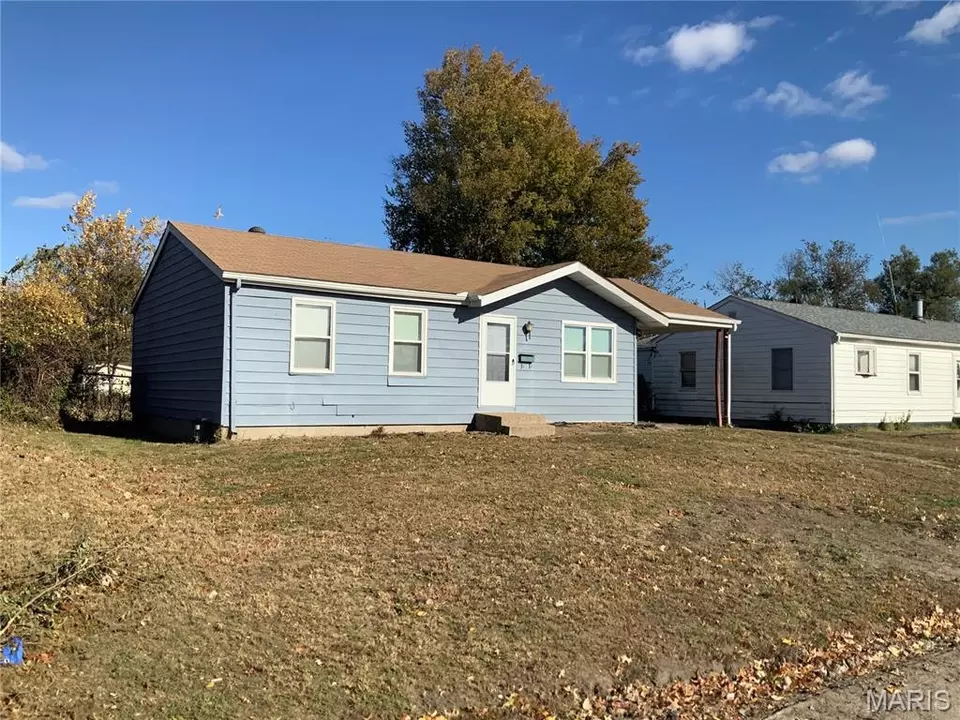 1511 Andrews Dr, Sauget, IL 62206 | MLS# 25079303 | 1 photo - Movoto
