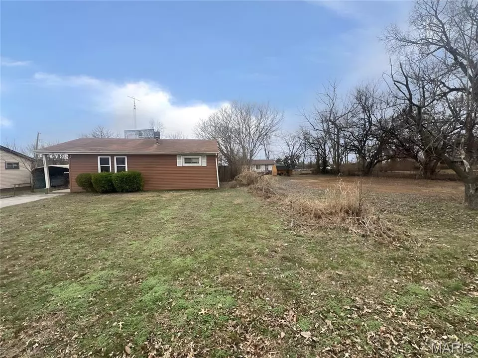 1936 Doris, Sauget, IL 62206 | MLS# 26000261 | 17 Photos - Movoto
