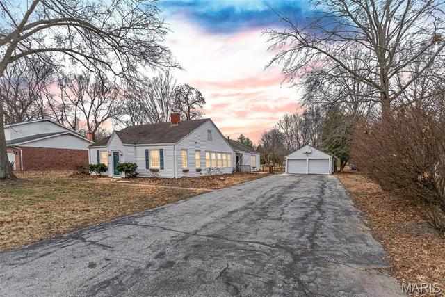 804 Enos Ln, Godfrey, IL 62035 | MLS# 26000523 | 48 Photos - Movoto
