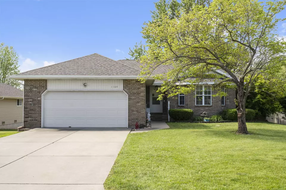 1104 W Verna Ln, Nixa, MO 65714 | 28 Photos - Movoto