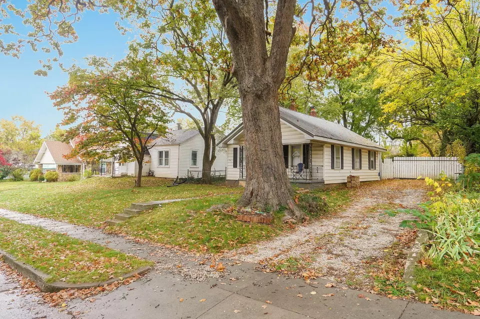 2138 N Boonville Ave, Springfield, MO 65803 - Movoto